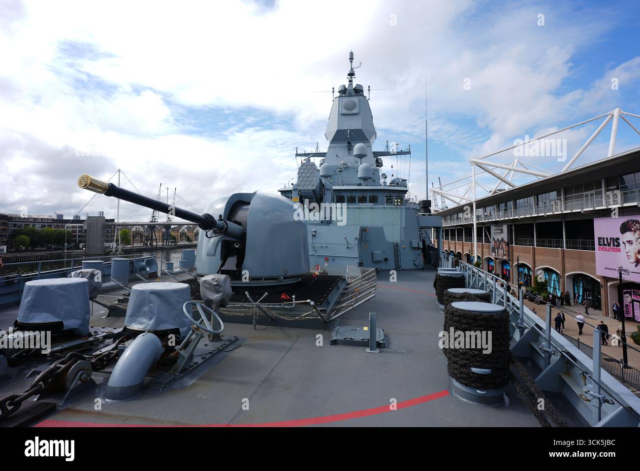 The F 219 FGS Sachsen, a German Navy Sachsen-class air-defence frigate ...
