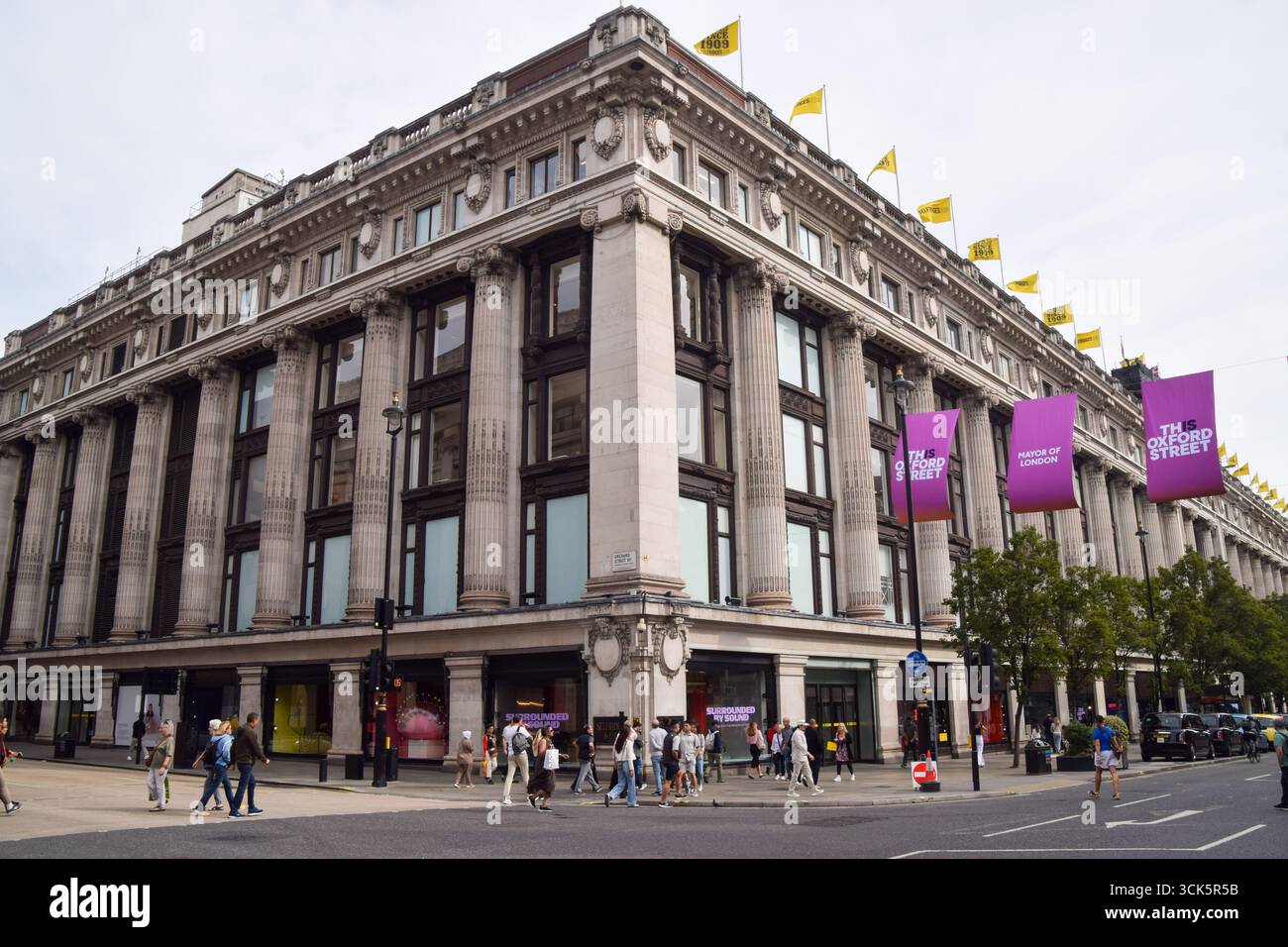 London, UK 6th September 2025. Exterior view of Selfridges department ...