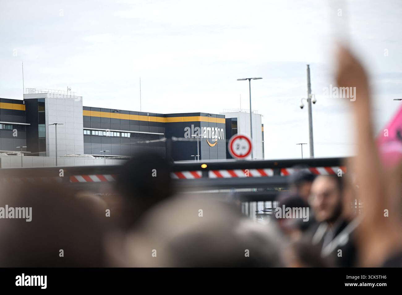 Illustration of the Amazon Warehouse during the day of strike action ...