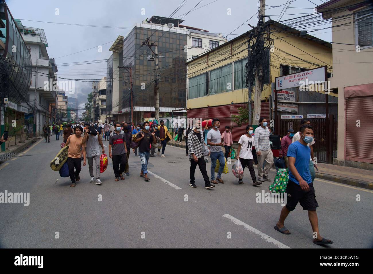 Prisoners carrying their belongings head back to Dilli Bazaar jail ...
