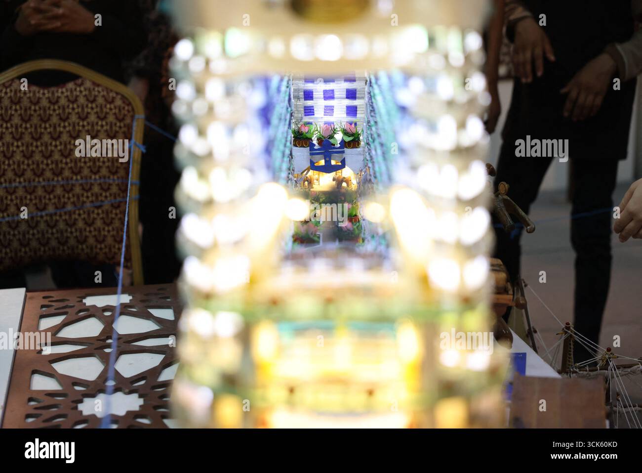 Syrian artisans display handmade artistic pieces to visitors at the ...