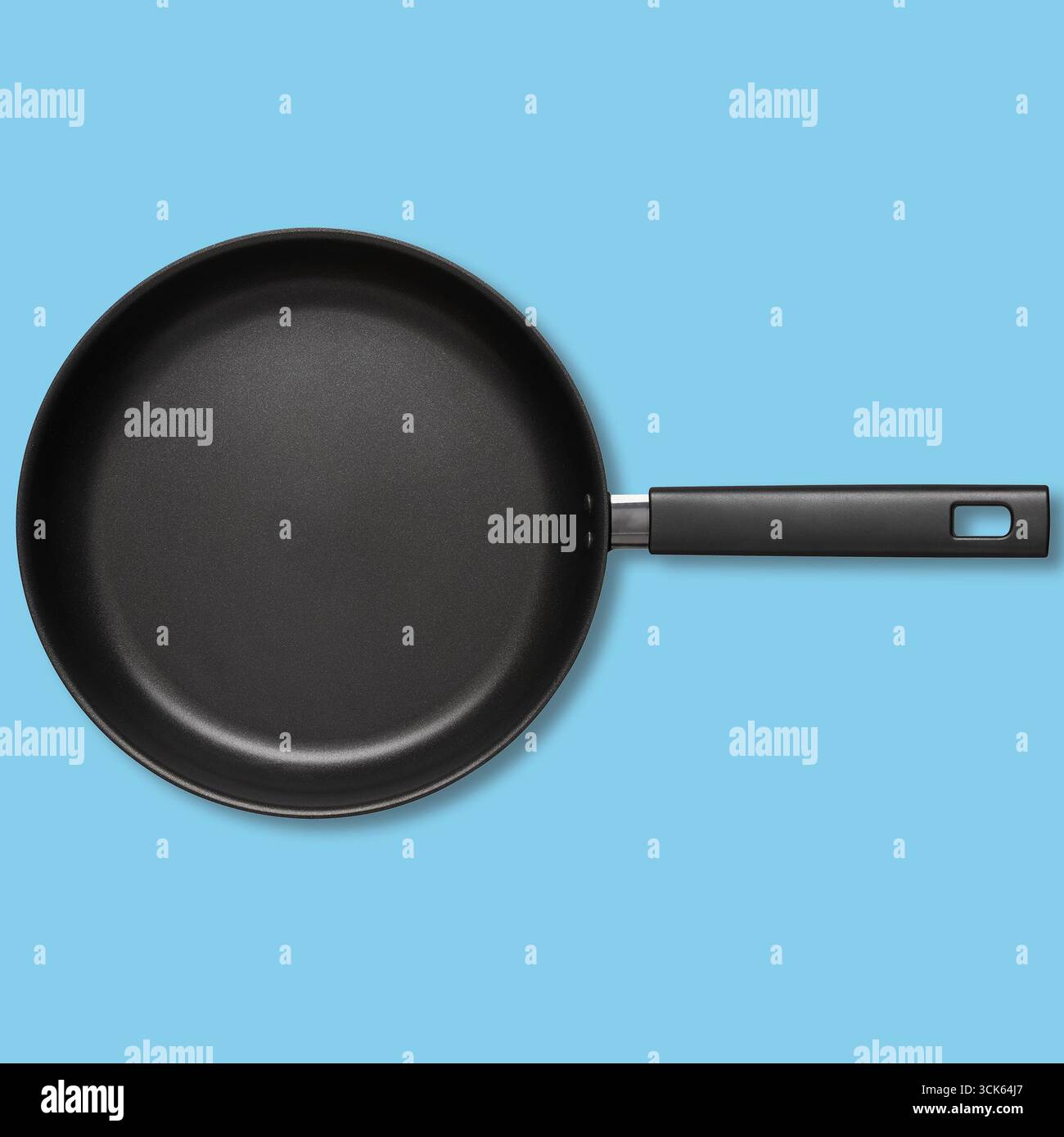 Sleek black frying pan hi-res stock photography and images - Alamy