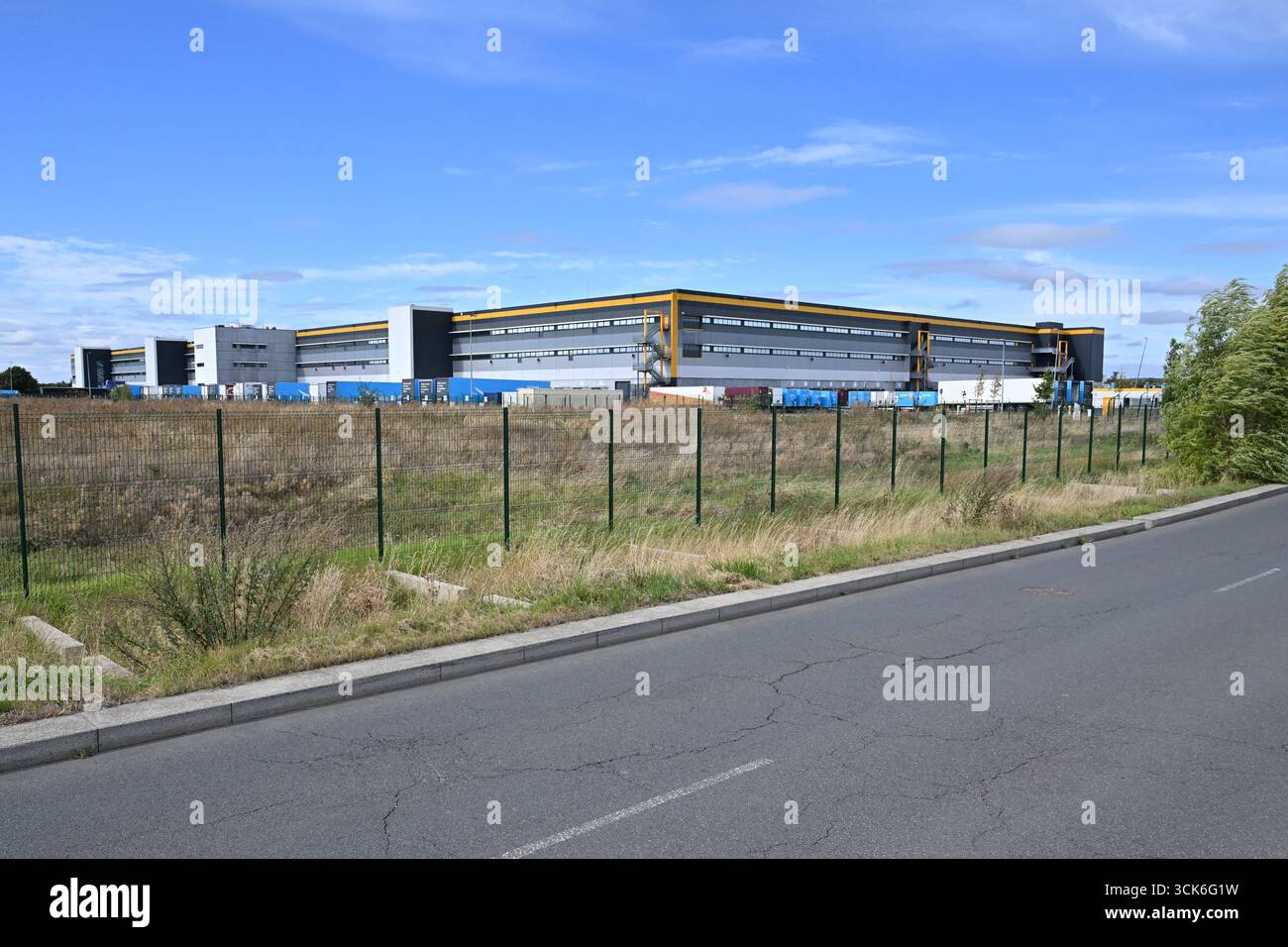 Illustration of the Amazon Warehouse during the day of strike action ...