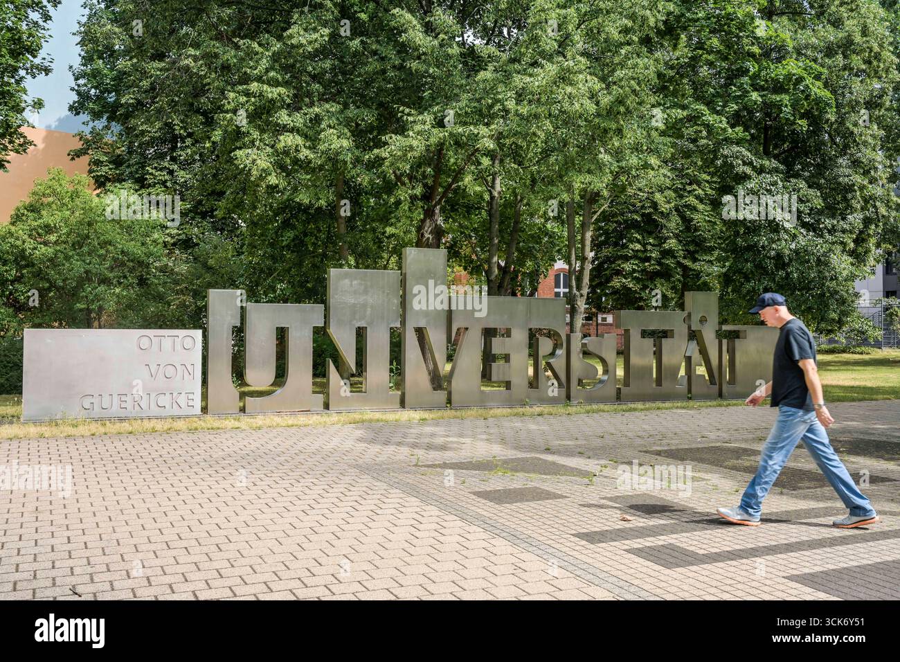 Schriftzug, Otto-von-Guericke-Universität, Universitätsplatz, Gareisstraße, Magdeburg, Sachsen ...
