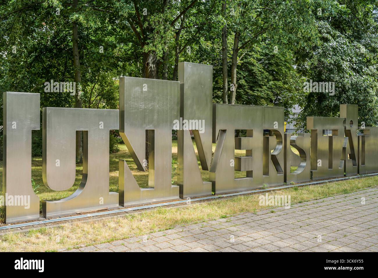 Schriftzug, Otto-von-Guericke-Universität, Universitätsplatz, Gareisstraße, Magdeburg, Sachsen ...