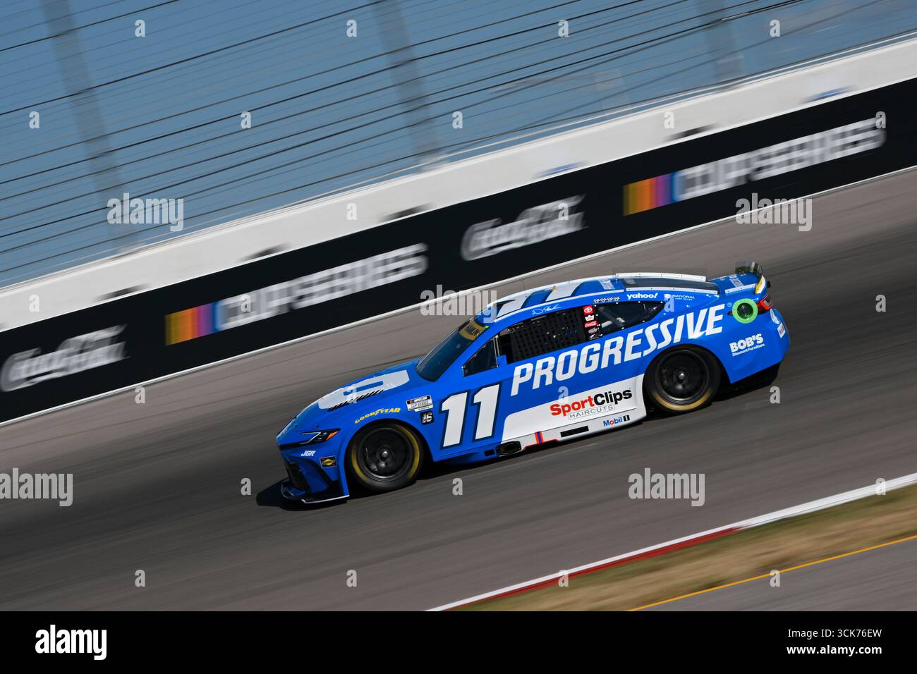 MADISON, IL - SEPTEMBER 06: Denny Hamlin (#11 Joe Gibbs Racing ...