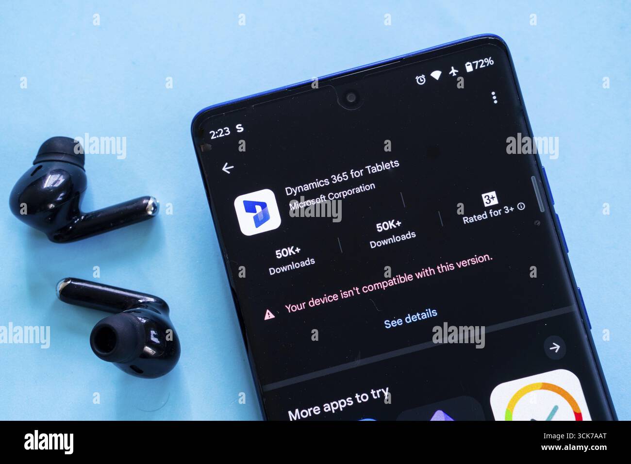 Smartphone with Dynamics 365 for Tablets app and a compatibility warning message Stock Photo - Alamy