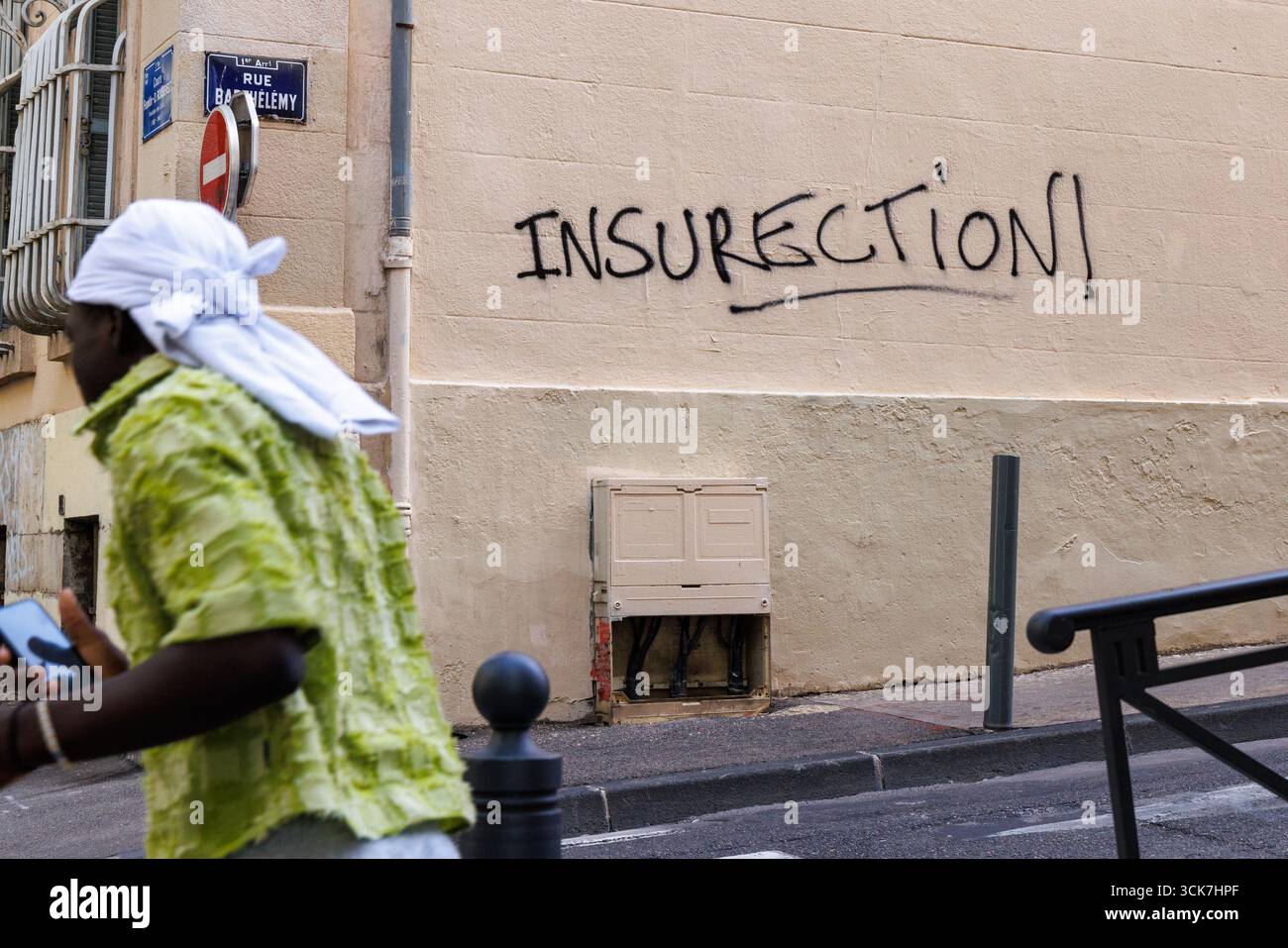 Clashes at the end of the "block everything" movement demonstration in ...
