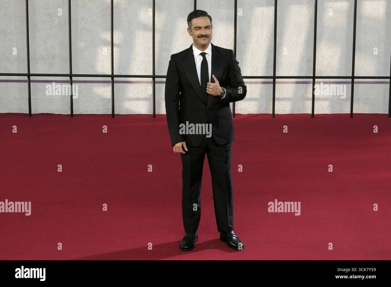 Mexican actor Alfonso Herrera poses on the red carpet for the Netflix ...
