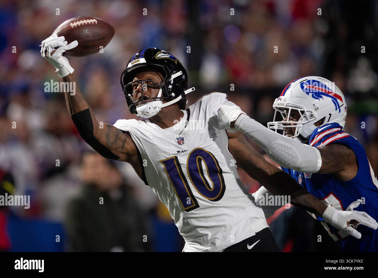 Baltimore Ravens wide receiver DeAndre Hopkins, left, catches a touchdown while covered by ...