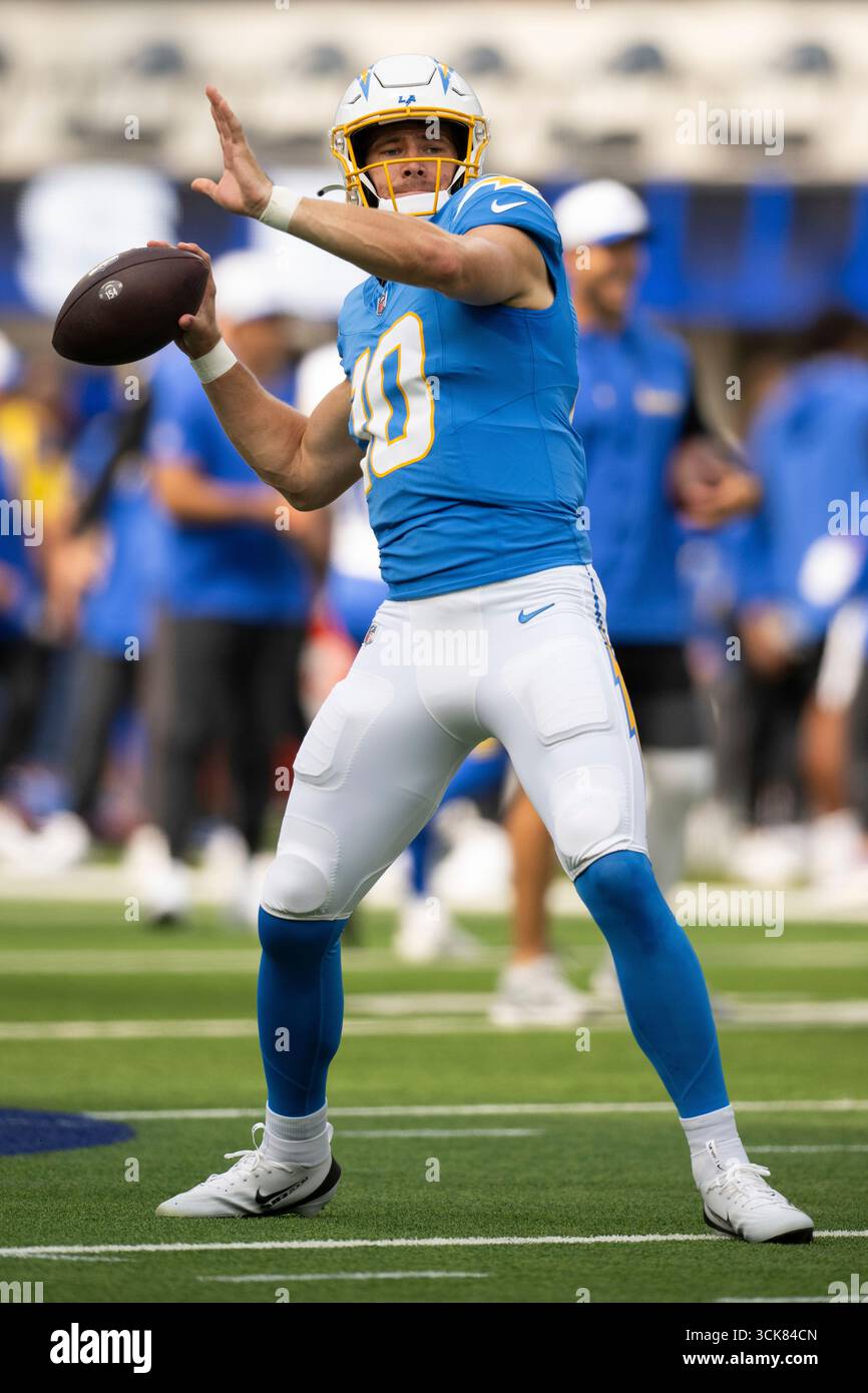 Los Angeles Chargers quarterback Justin Herbert (10) throws a pass ...