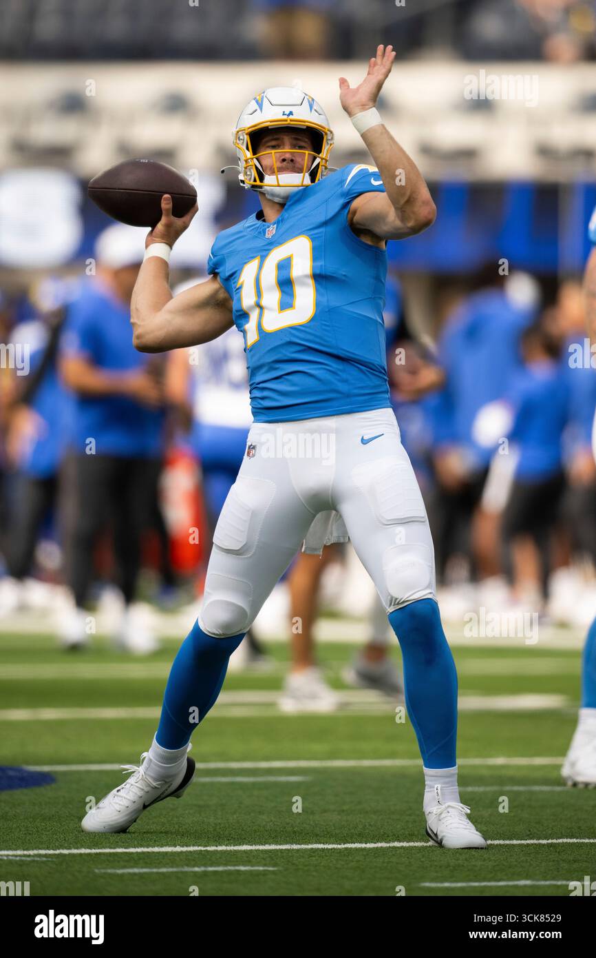 Los Angeles Chargers quarterback Justin Herbert (10) throws a pass ...