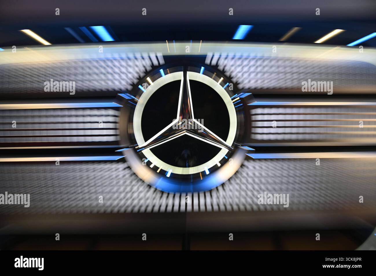 Stand von Mercedes,Open Space. Logo,Emblem,Firmelogo,Firmenemblem ...