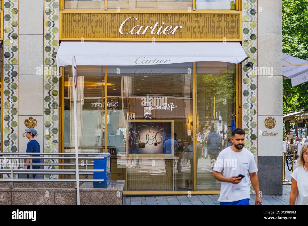 Cartier retailer hi-res stock photography and images - Alamy