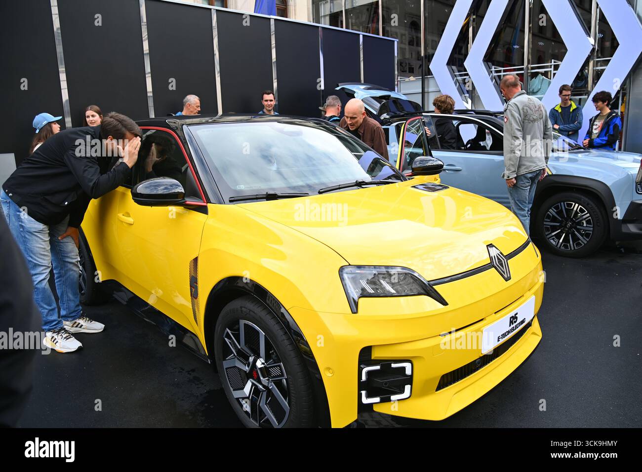 Open space on Ludwigstrasse, Renault stand, Renault R5 Electric, car ...