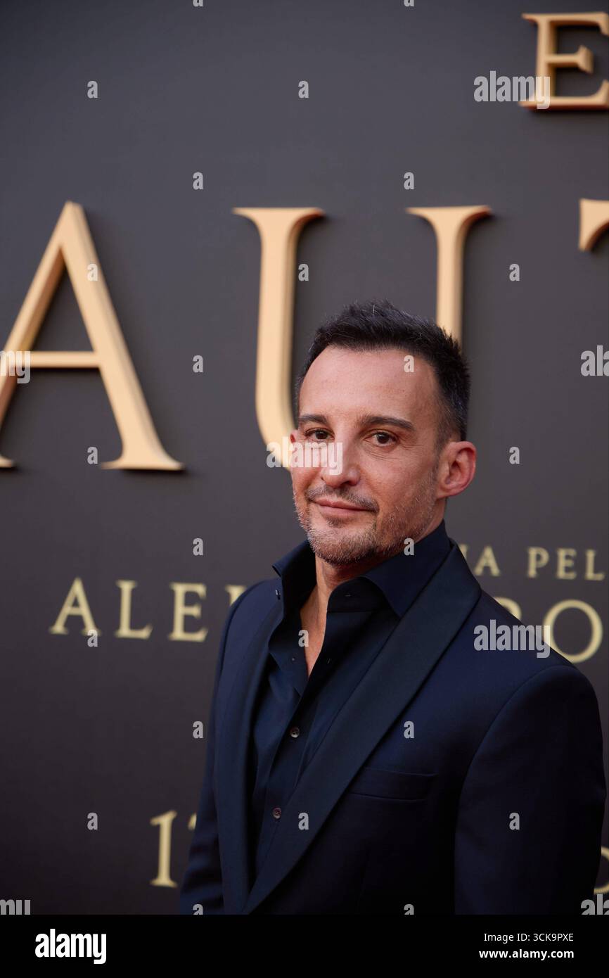 Alejandro Amenábar attends the premiere of the film El Cautivo directed ...