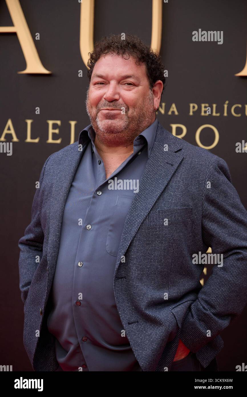 Jorge Asin attends the premiere of the film El Cautivo directed by ...