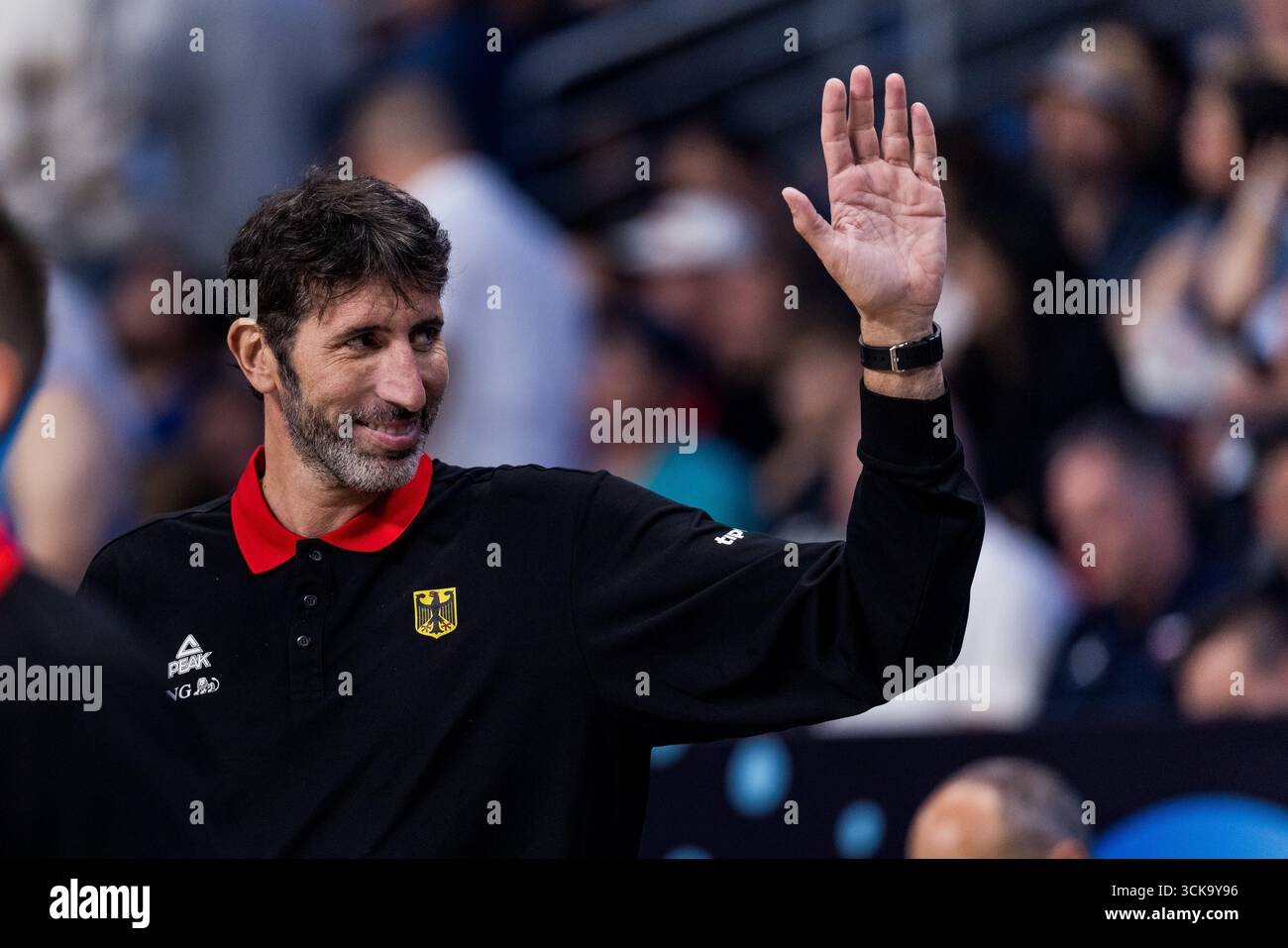 Alex Mumbru (Bundestrainer Deutschland) winkt l?chelnd FIBA EuroBasket ...