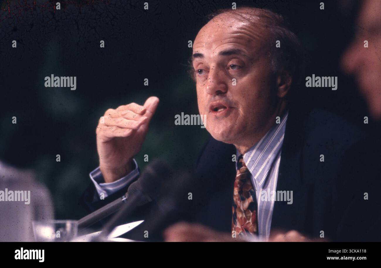 Peter arnett and gulf war hi-res stock photography and images - Alamy