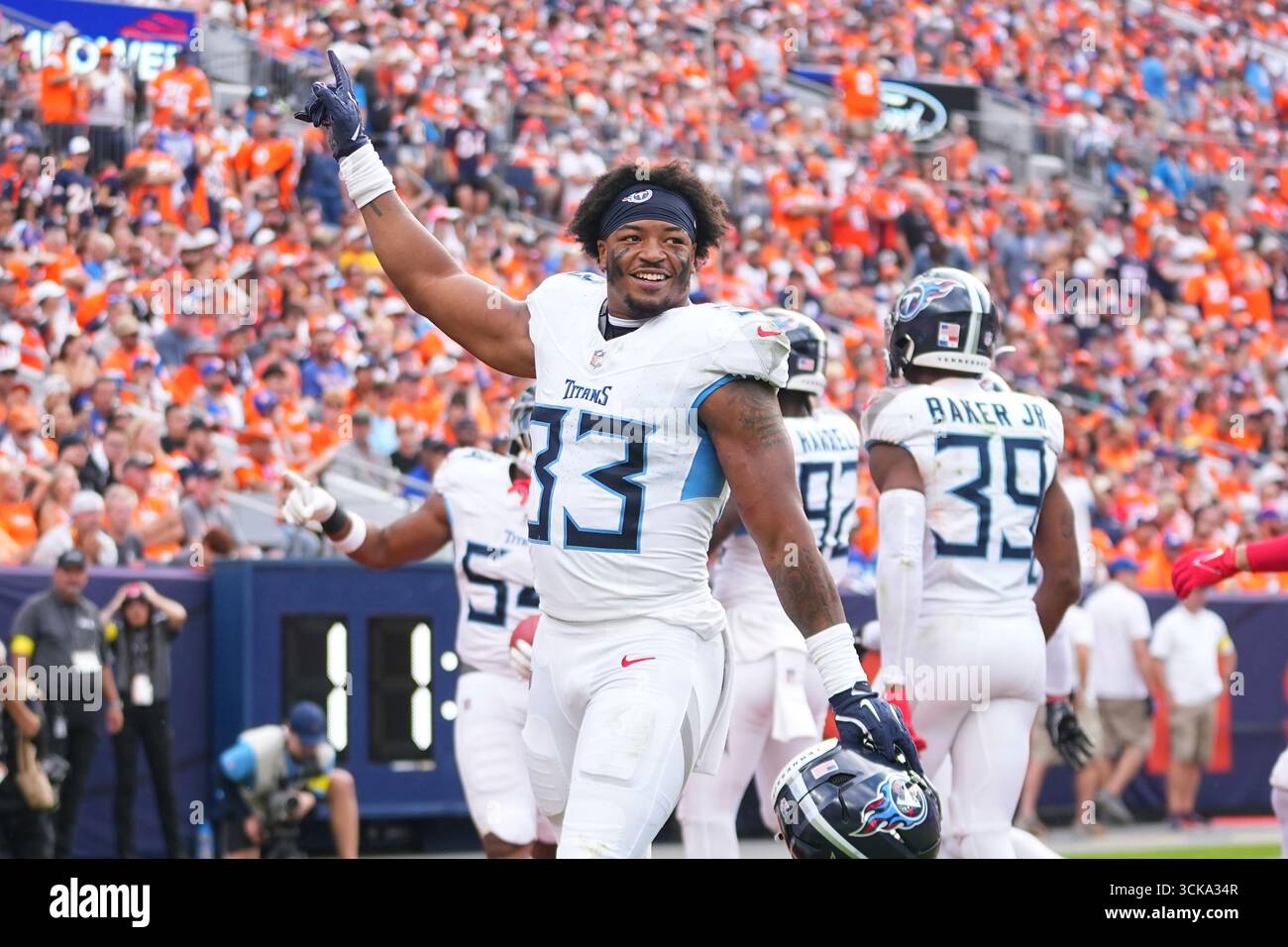 Tennessee Titans linebacker Cedric Gray (33) celebrates a play against ...