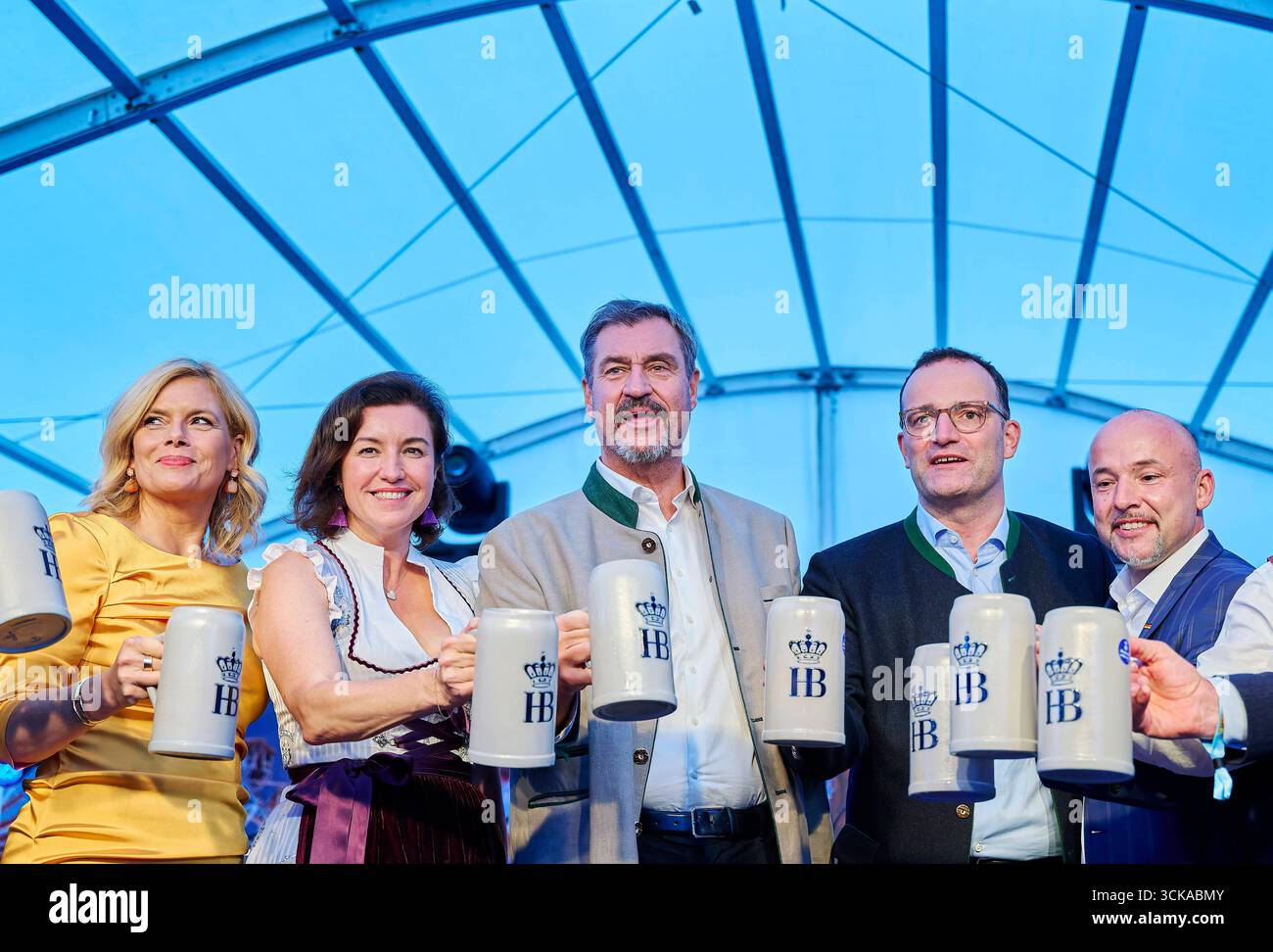 Ozapft is in Berlin - Markus Söder EUR, Deutschland, Berlin, 10.09.2025: Alexander Dobrindt ...