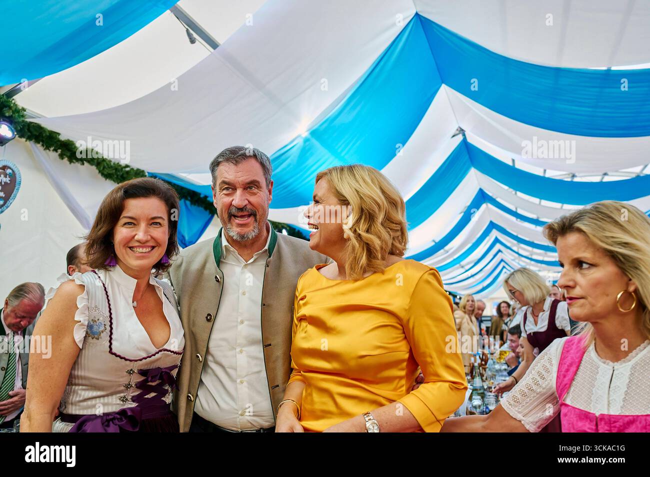 Ozapft is in Berlin - Markus Söder Julia Klöckner Dorothee Bär EUR, Deutschland, Berlin, 10.09. ...