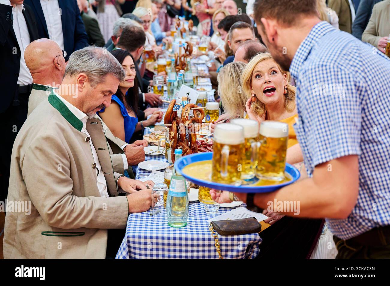 Ozapft is in Berlin - Markus Söder Julia Klöckner Dorothee Bär EUR, Deutschland, Berlin, 10.09. ...