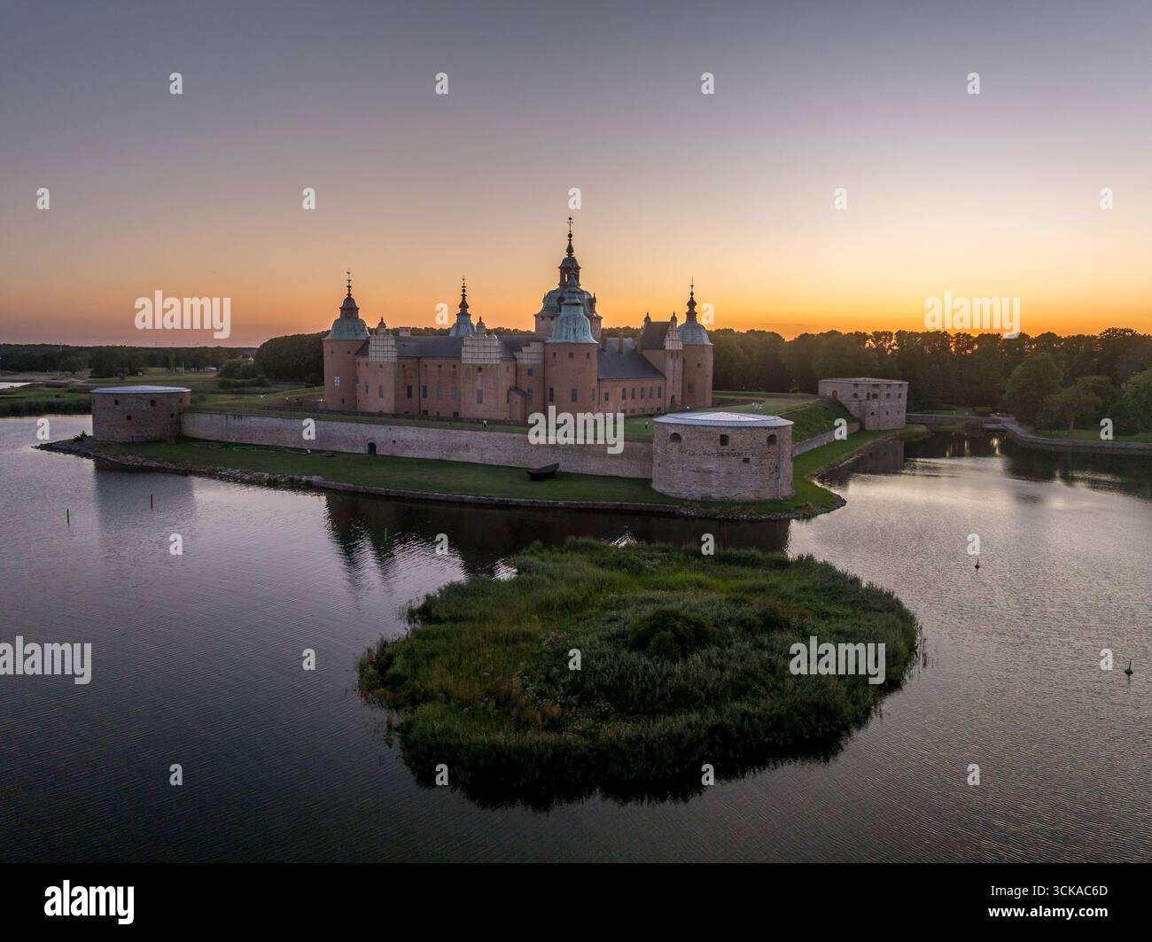 Sunset on margaret bridge hi-res stock photography and images - Alamy