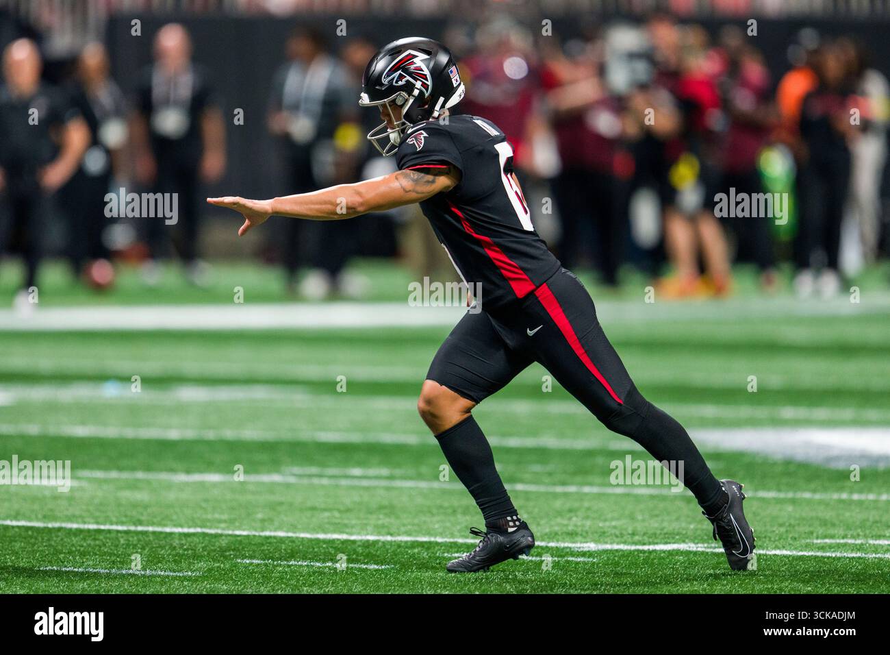 Atlanta Falcons place kicker Younghoe Koo (6) kicks a field goal during ...