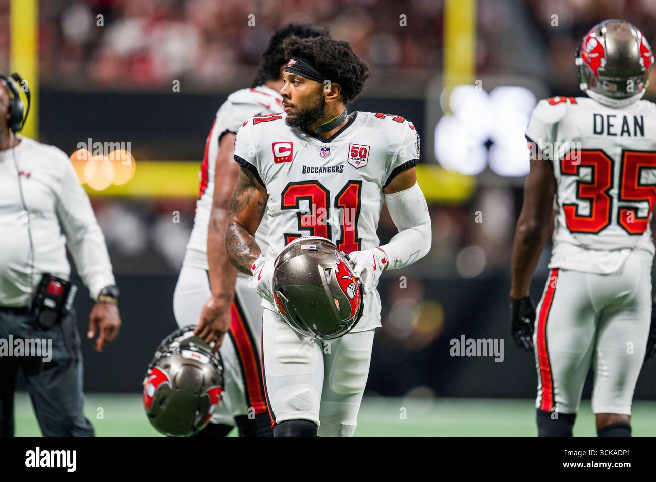 Tampa Bay Buccaneers safety Antoine Winfield Jr. (31) waits during the ...