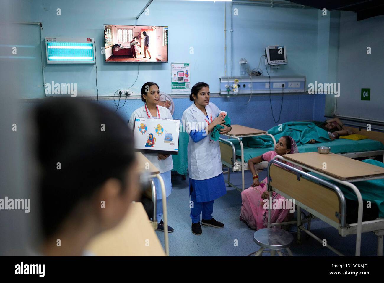 Nurses brief pregnant mothers and their caregivers about antenatal Care ...