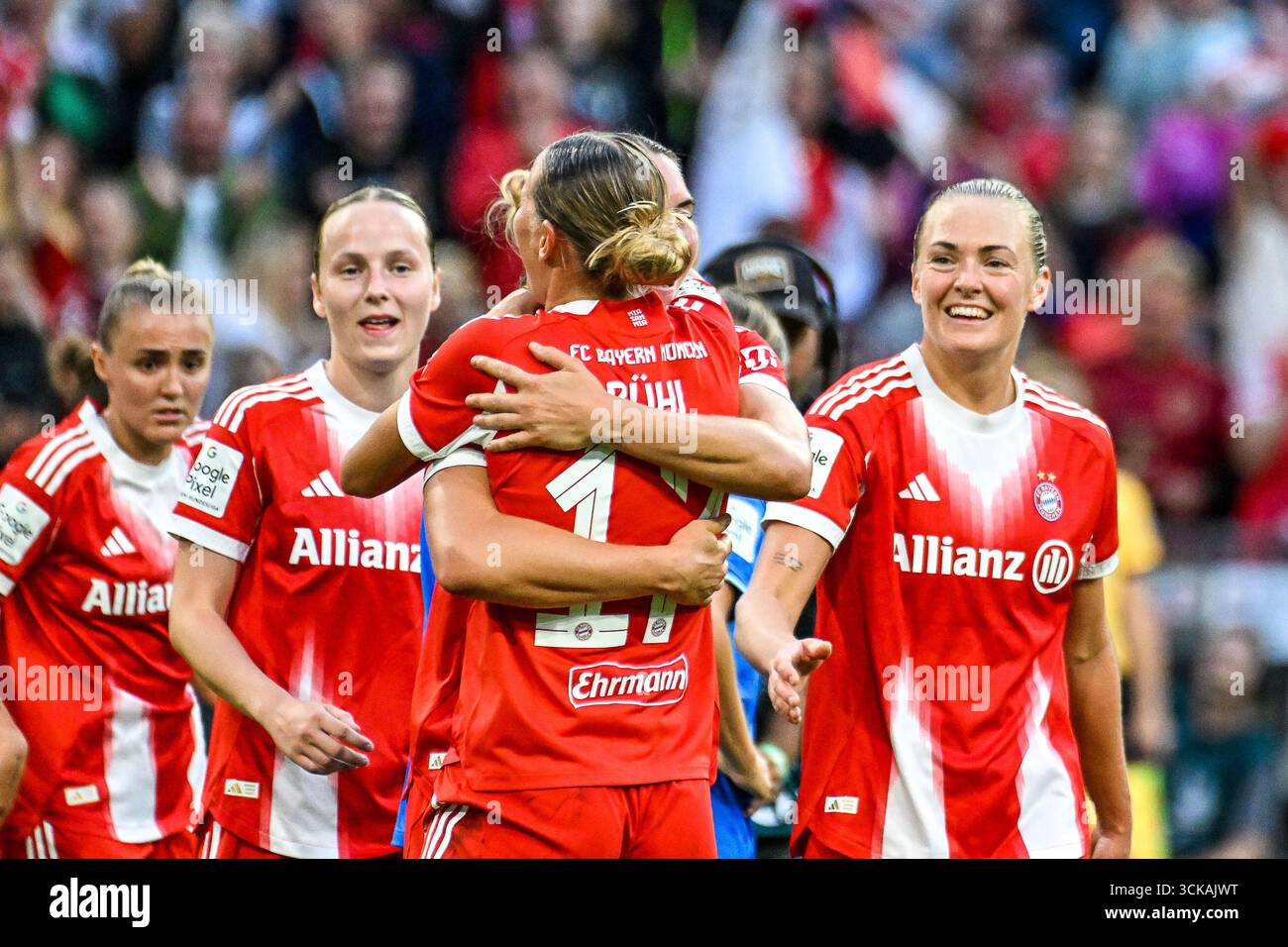 06.09.2025, Allianz-Arena, M?nchen, GER, FFBL, FC Bayern M?nchen vs Bayer 04 Leverkusen, im Bild ...