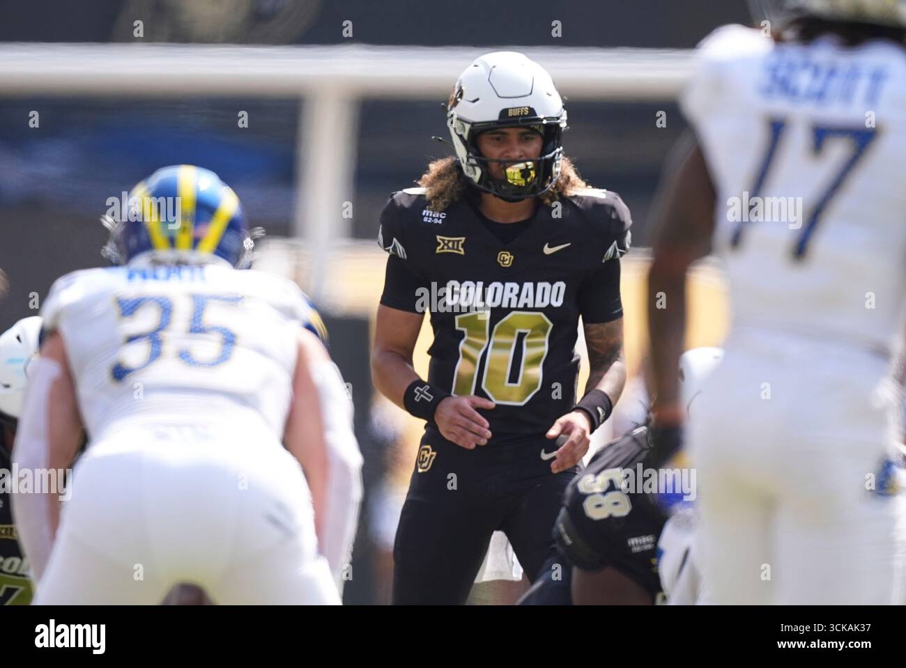 Colorado quarterback Julian Lewis (10) in the first half of an NCAA ...