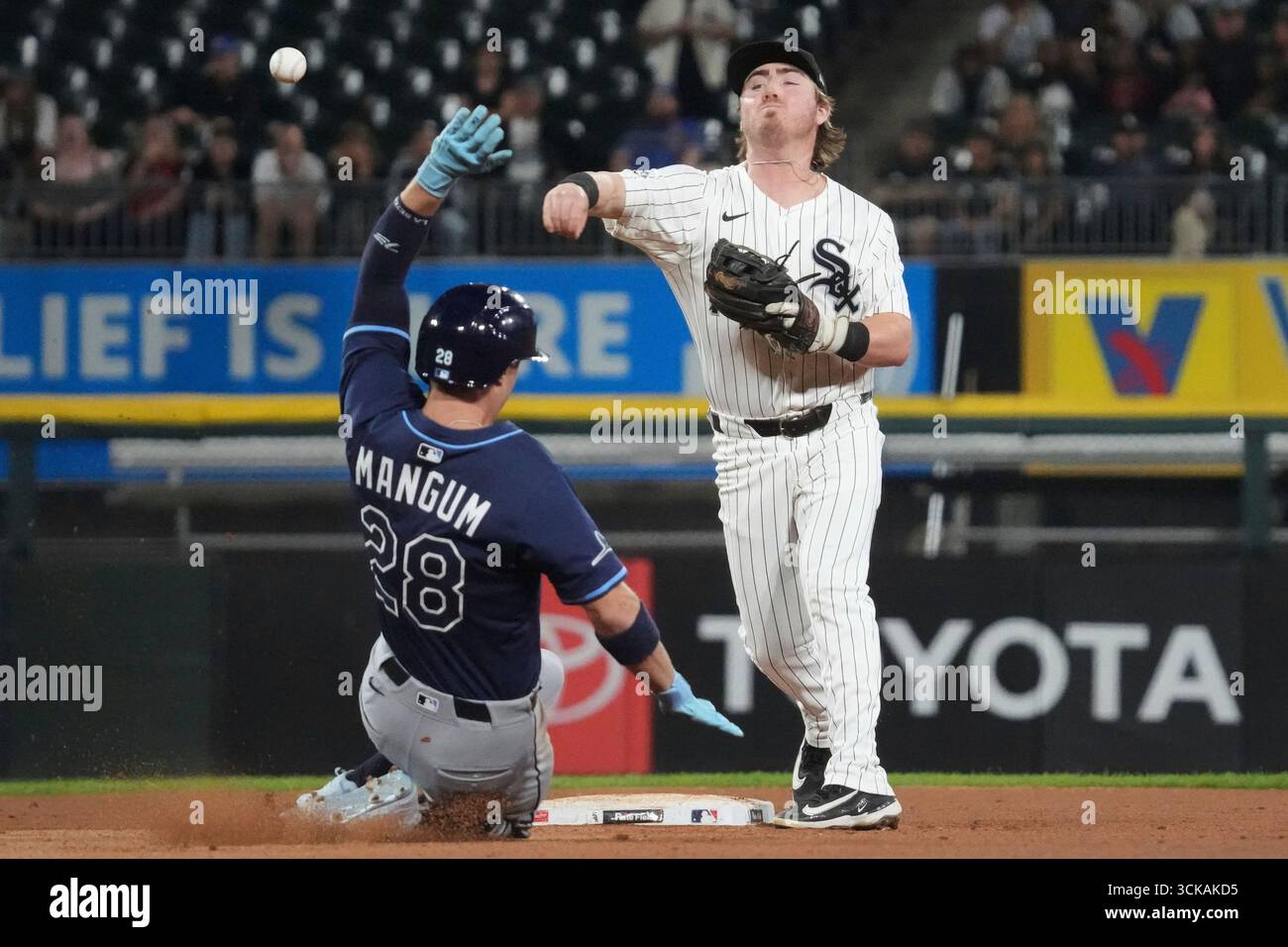 Chicago White Sox second baseman Chase Meidroth, right, throws out ...