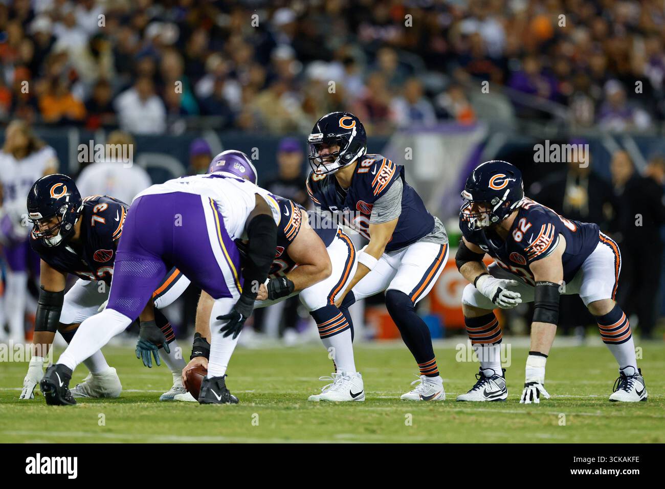 Chicago Bears quarterback Caleb Williams (18) waits for the ball during ...