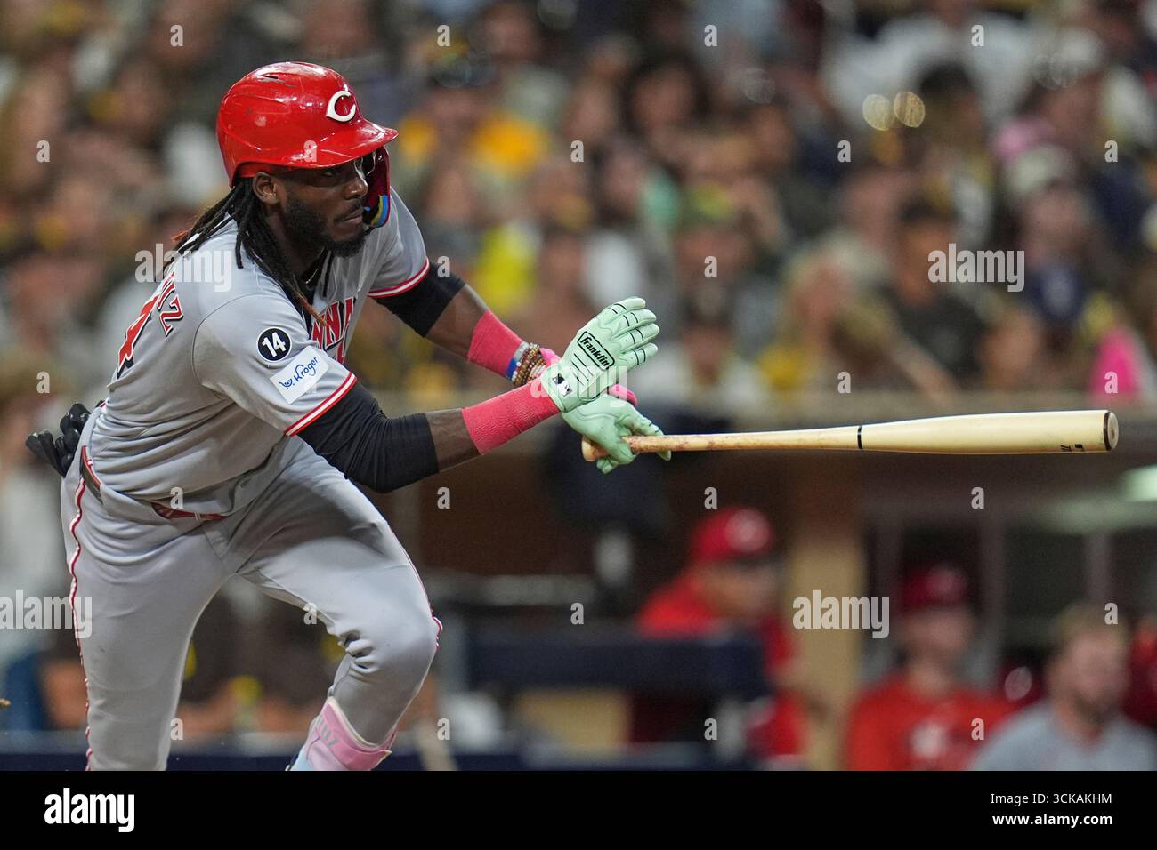 Cincinnati Reds' Elly De La Cruz watches his RBI single during the ...