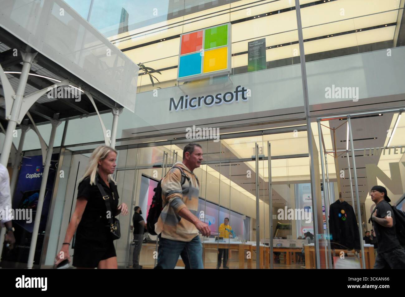 A Microsoft Experience Center seen on Fifth Avenue Stock Photo - Alamy