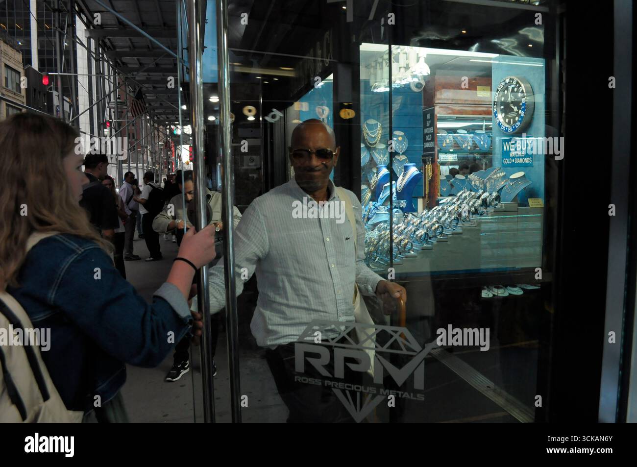 People enter a jewelry store in the Diamond District Stock Photo - Alamy