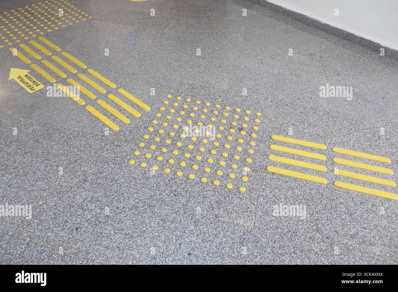 Tactile strips hi-res stock photography and images - Alamy