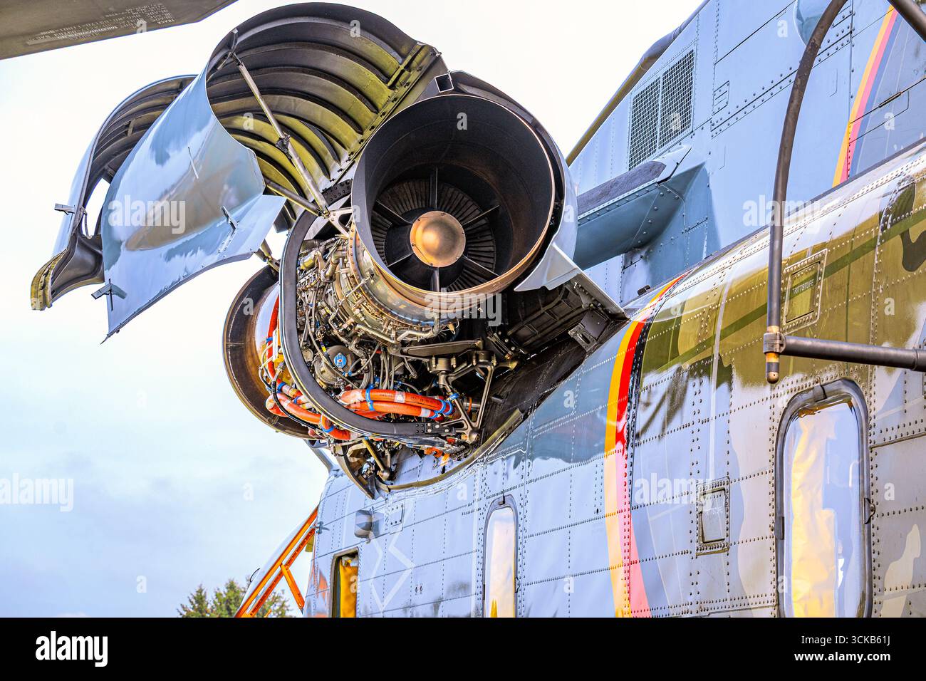 Detailed view aircraft engine hi-res stock photography and images - Alamy