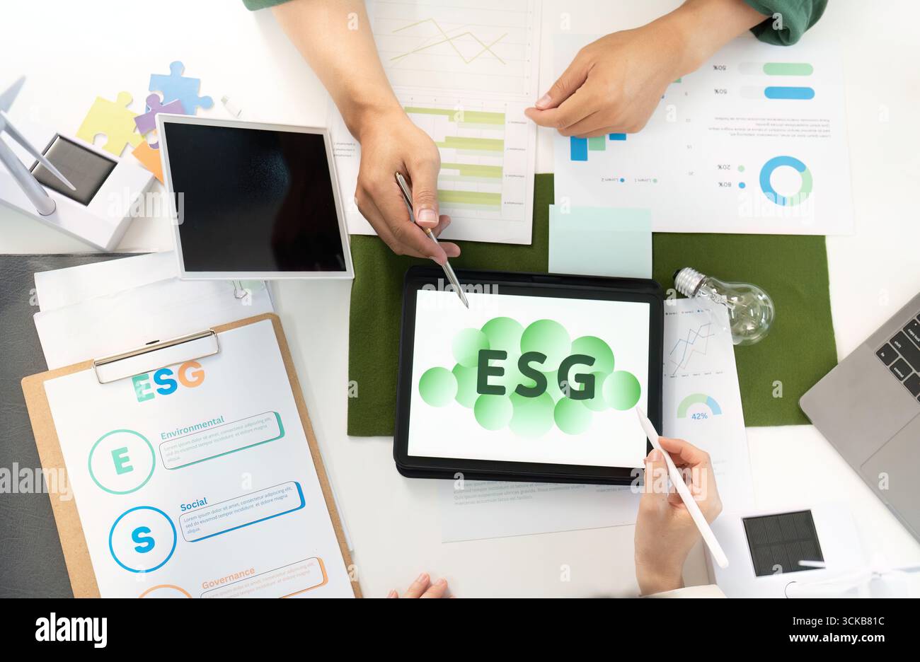 Esg analysis hi-res stock photography and images - Alamy