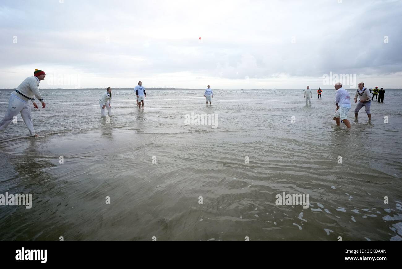 Members of the Royal Southern Yacht Club and the Island Sailing Club ...