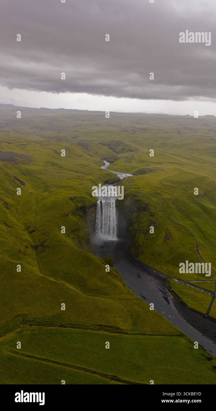 View rolling hills meandering hi-res stock photography and images - Alamy