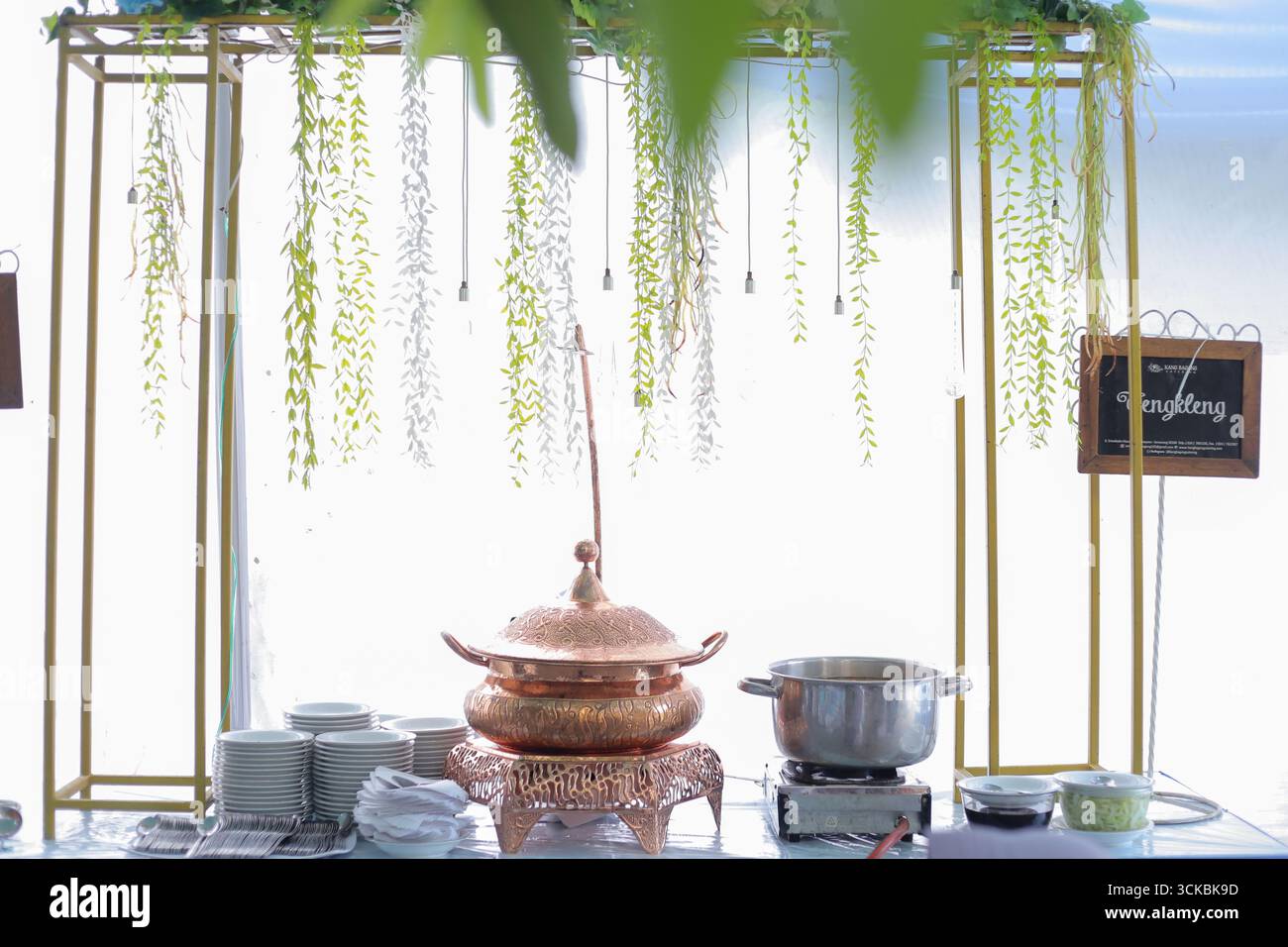 Stacked decorative festive table hi-res stock photography and images ...