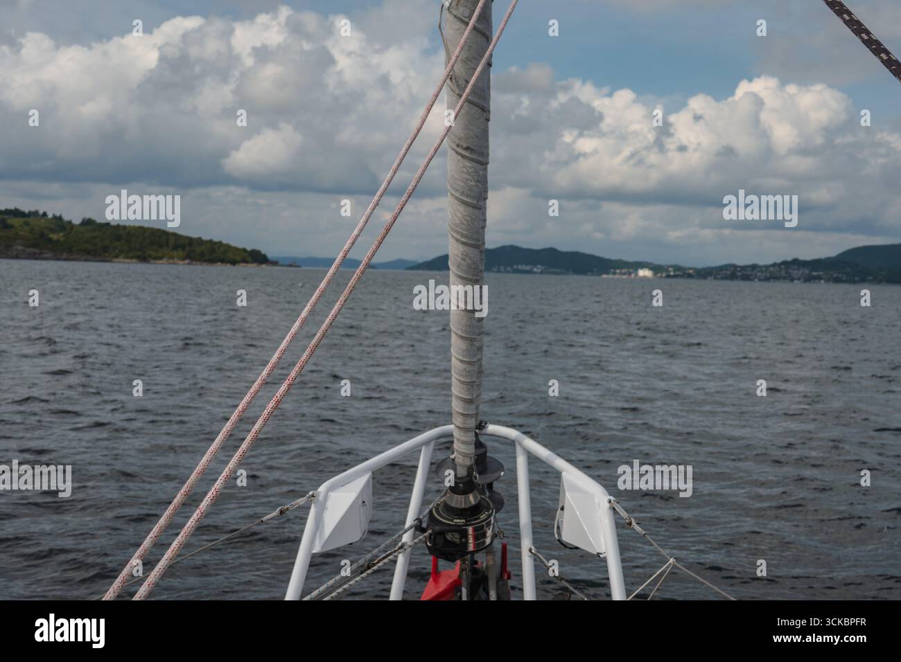Bow sailboat visible mast hi-res stock photography and images - Alamy