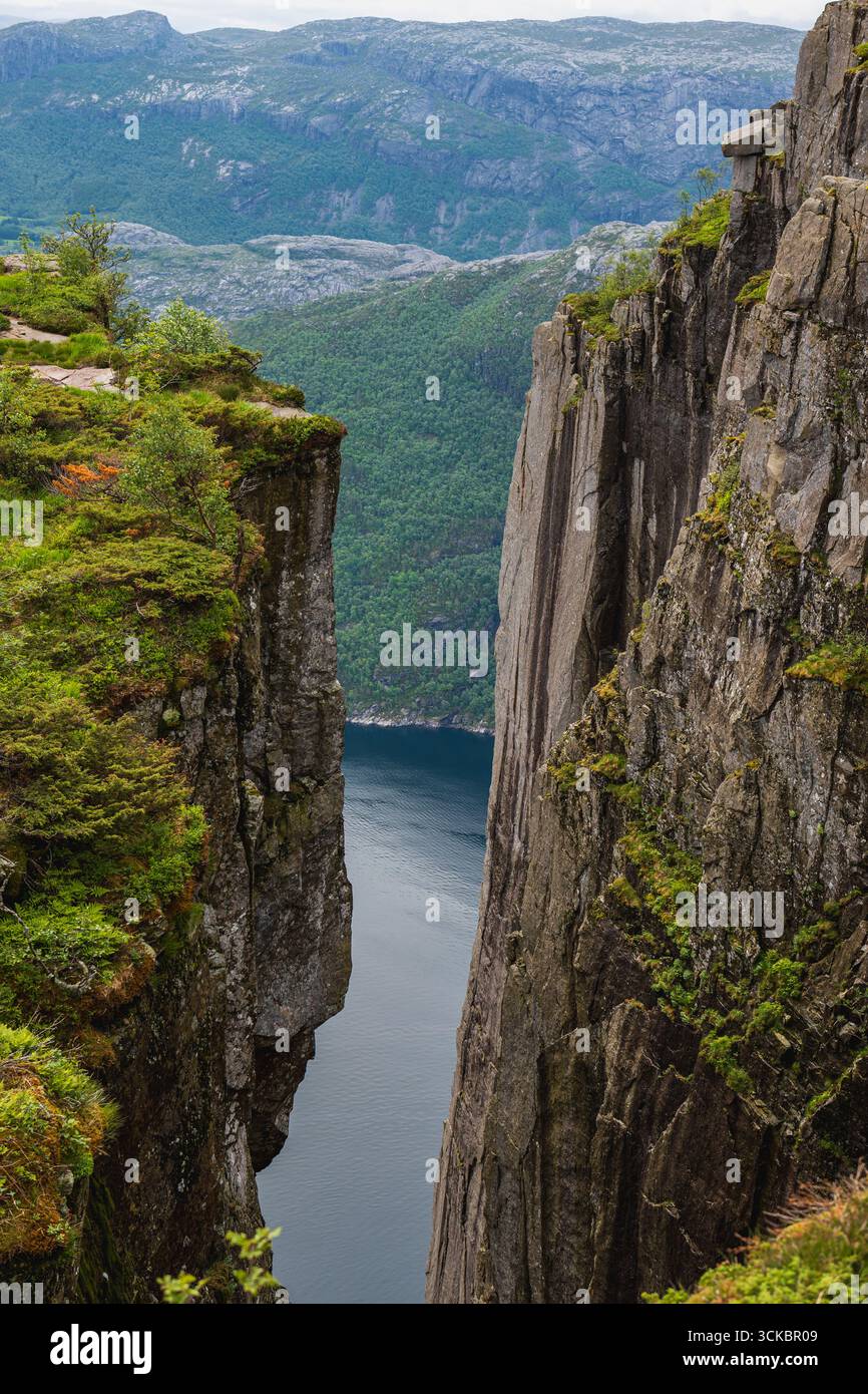 Rugged cliffs iconic rock formations hi-res stock photography and ...