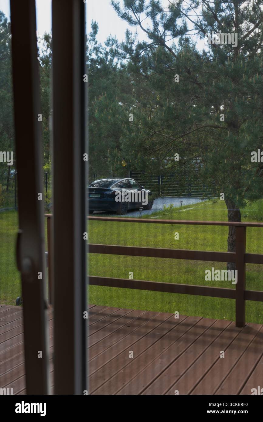 Outdoor scene showing black hi-res stock photography and images - Alamy