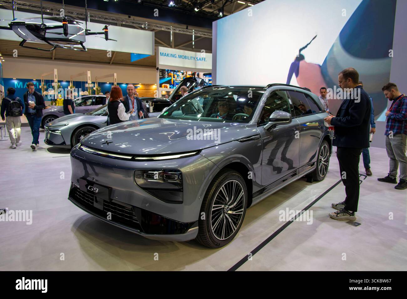 10.09.2025, Messe München IAA Mobility 2025 in München im Messegelände Riem. Am Messestand der ...