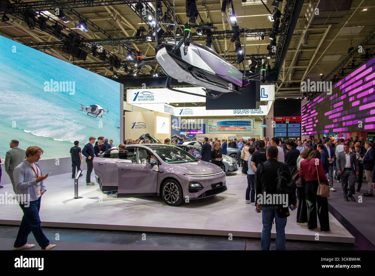 10.09.2025, Messe München IAA Mobility 2025 in München im Messegelände Riem. Am Messestand der ...