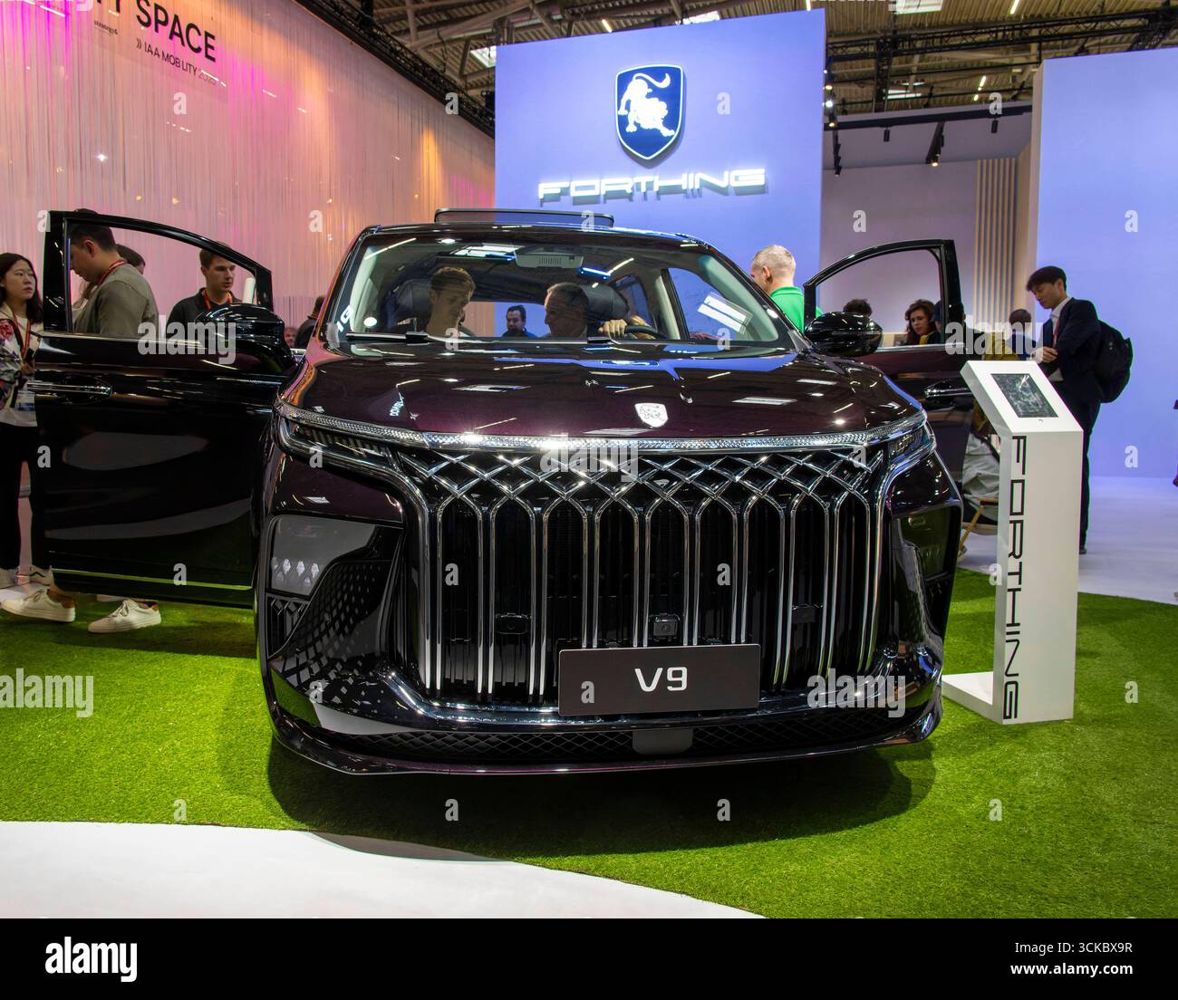 10.09.2025, Messe München IAA Mobility 2025 in München im Messegelände Riem. Forthing ist eine ...